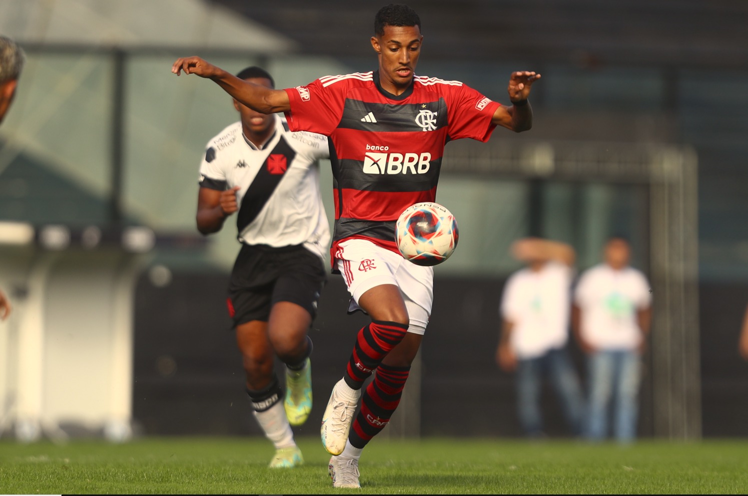 FLAMENGO SUB-20 É DERROTADO EM FINAL CONTRA O VASCO FLAMENGO SUB-20 É DERROTADO EM FINAL CONTRA O VASCO